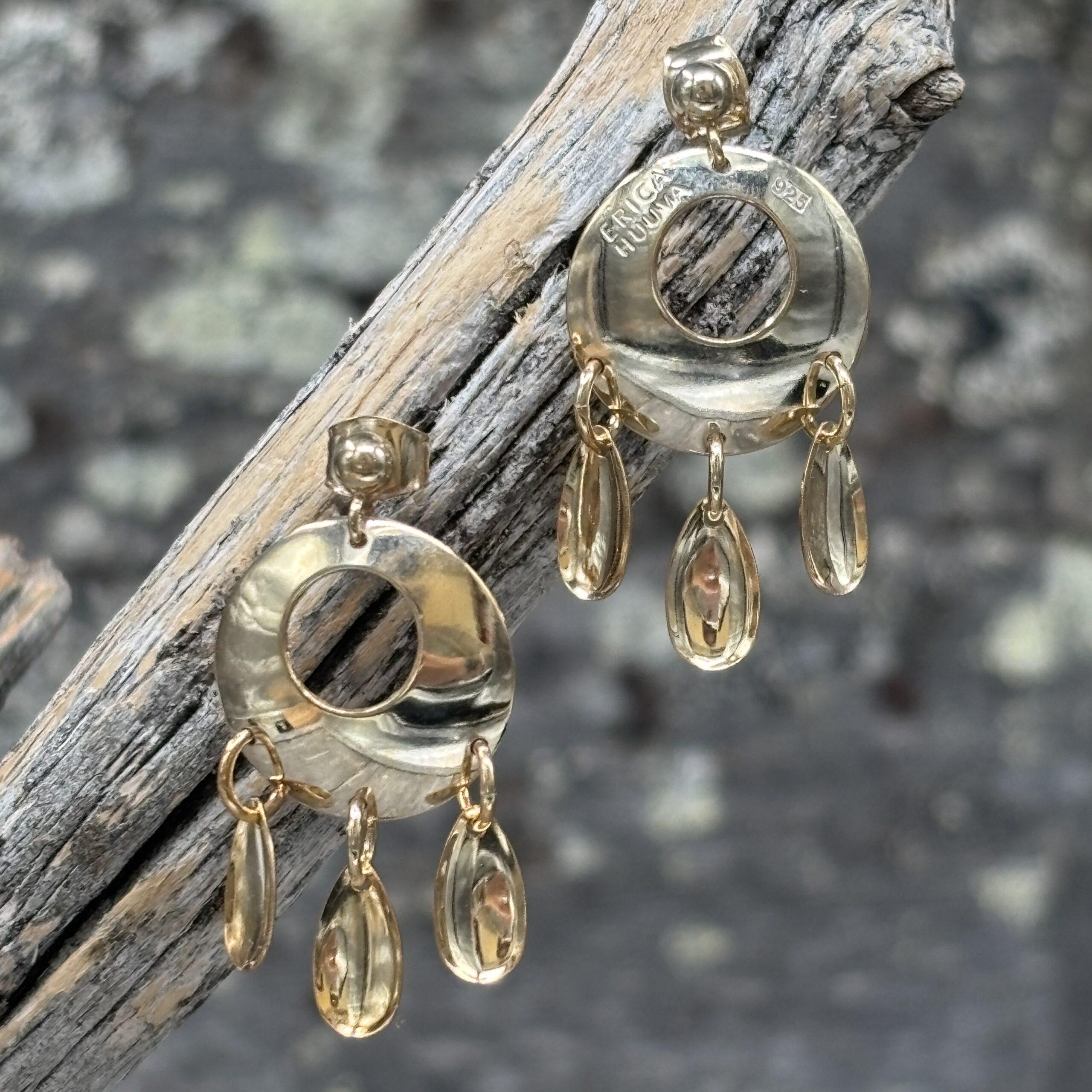 Korvakorut kolme pisaraa, kullattu, Erica Huuva – Siida