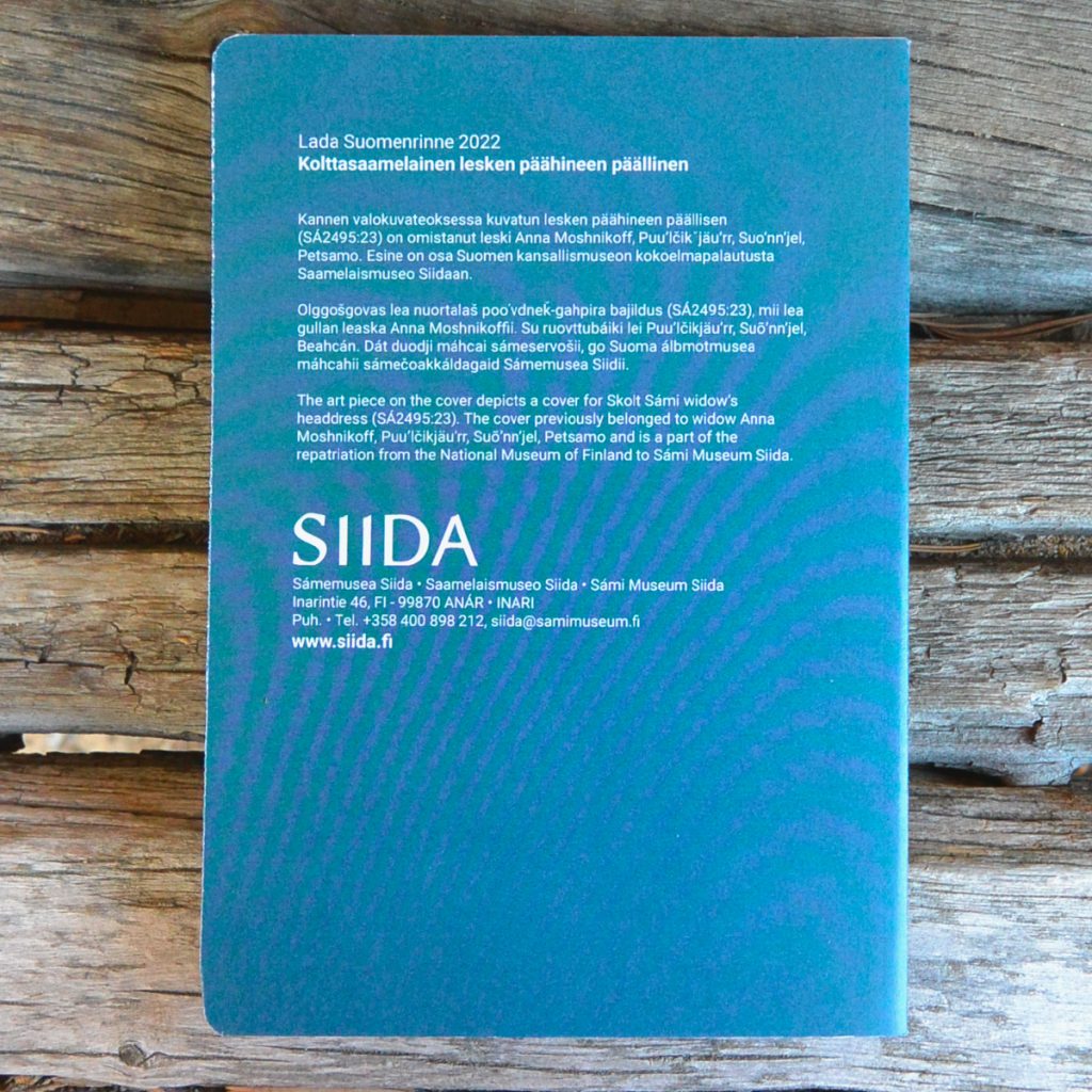 Siida taidevihko, Päähineen päällinen – Siida